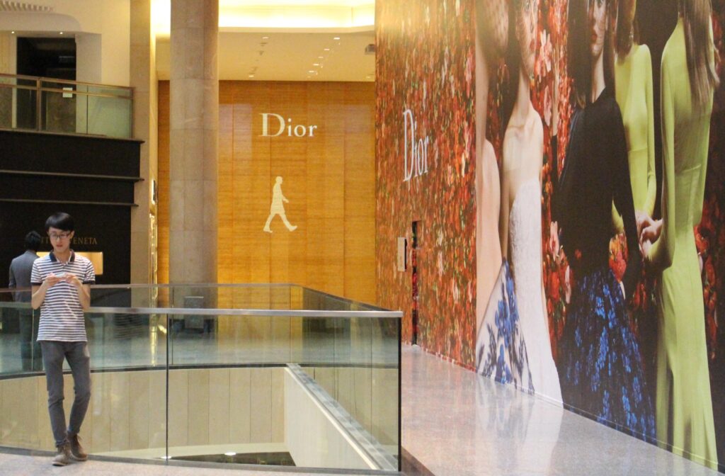 Interactive installation for Christian Dior in Hong Kong - Intertisement